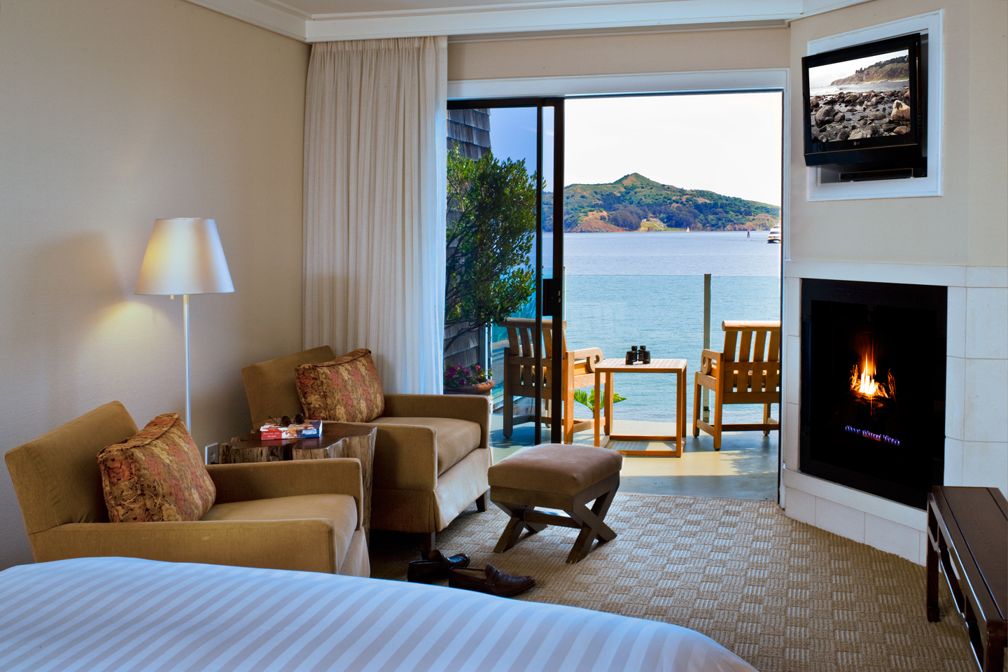 Queen Deluxe – Inn Above Tide